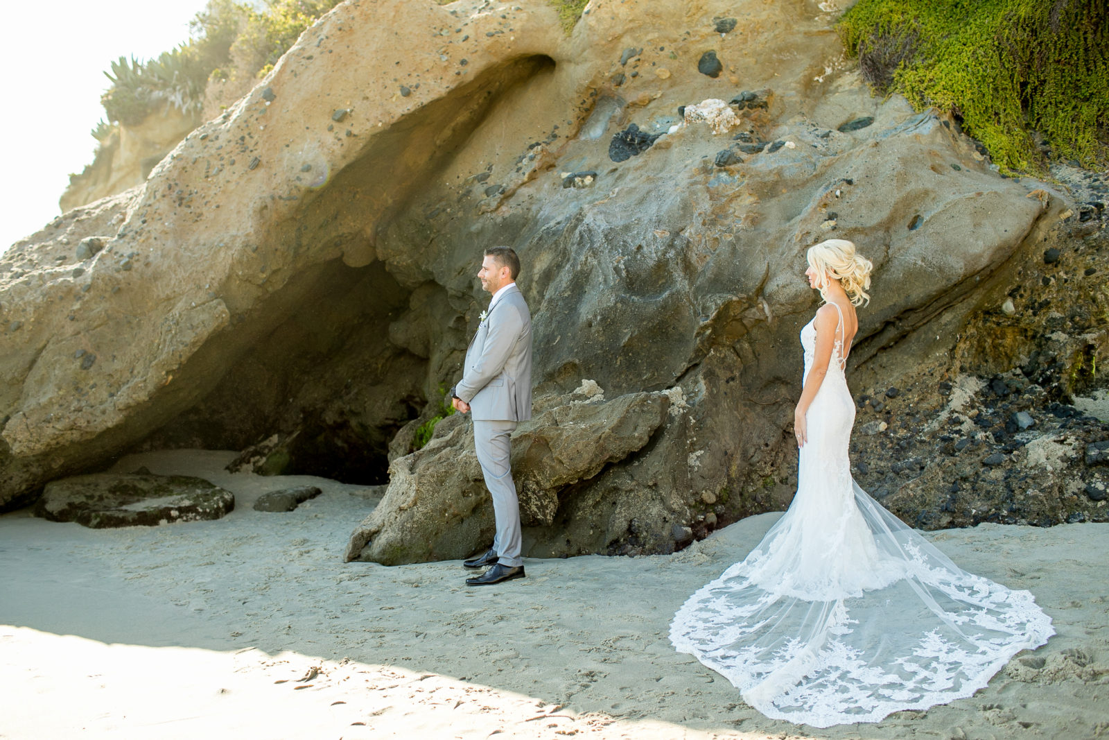 Tropical Laguna Beach Wedding » amethysteventproductions.com